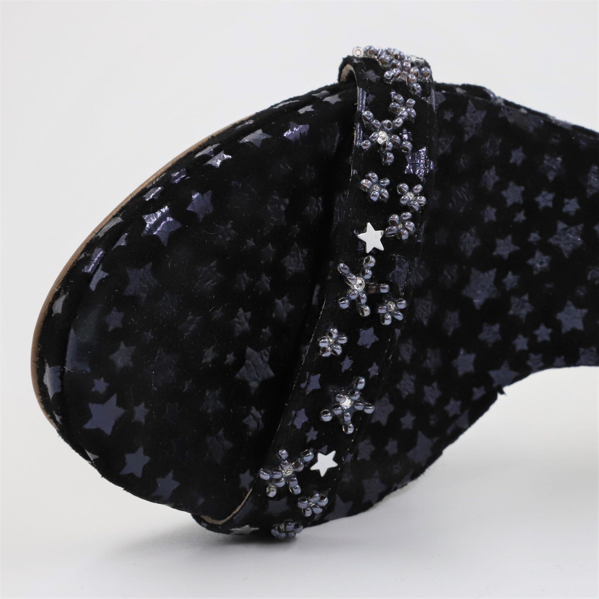 Fig – Savrani Creations – Handmade Bridal Shoes – Coiffes